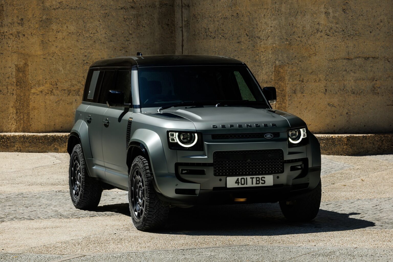 Defender OCTA: The Toughest, Most Powerful Defender Arrives in India ...